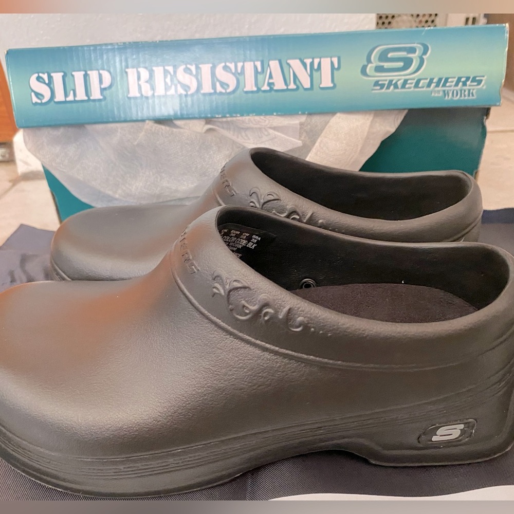 Black Skechers Slip Resistant Clogs - Gem